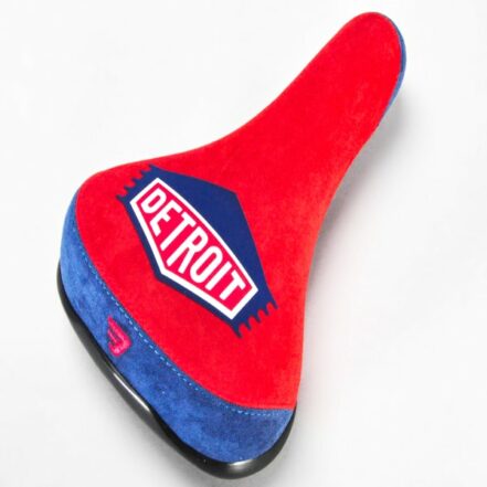 BOMMA Pomegranate Seat Detroit Mafia Wheelie Bike Seat - Outside Play