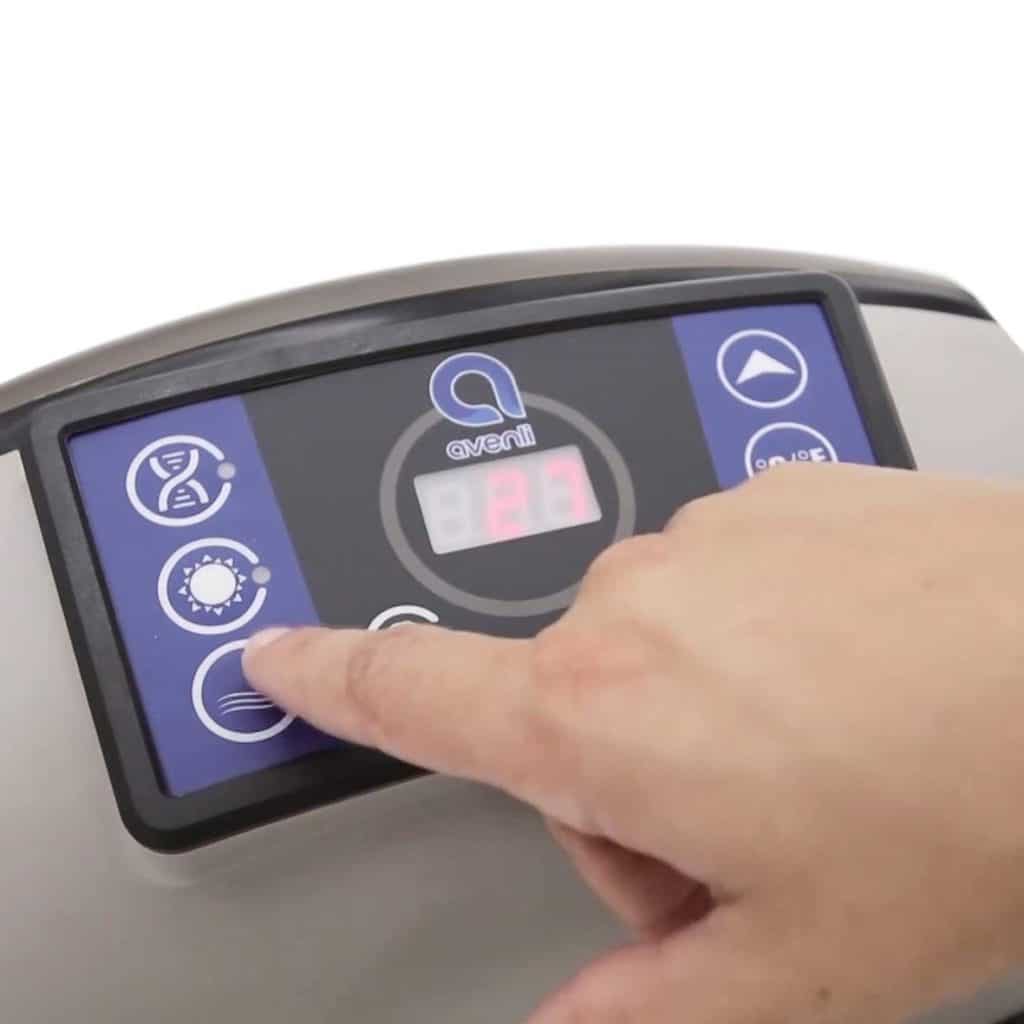 Avenli Lazy Spa Inflatable Hot Tub 2-4 Person Spa - Outside Play